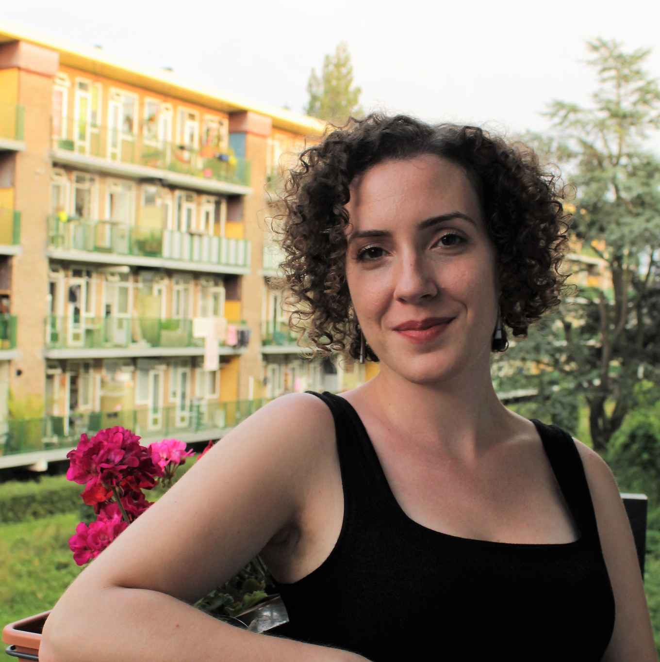 New ASCA PhD: Pinar Türer - Amsterdam Institute for Humanities Research ...